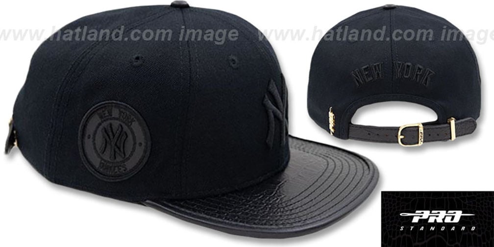 Yankees TEAM-BASIC STRAPBACK Black-Black Hat by Pro Standard