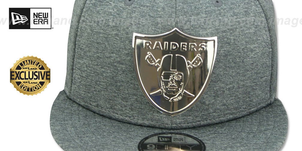 Las Vegas Raiders SILVER METAL-BADGE SNAPBACK Shadow Tech Hat