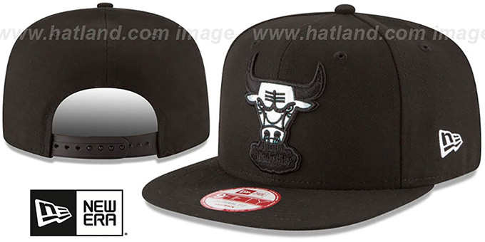 Bulls FOIL LOGO SNAPBACK Black Hat by New Era