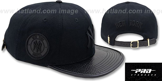 Yankees TEAM-BASIC STRAPBACK Black-Black Hat by Pro Standard